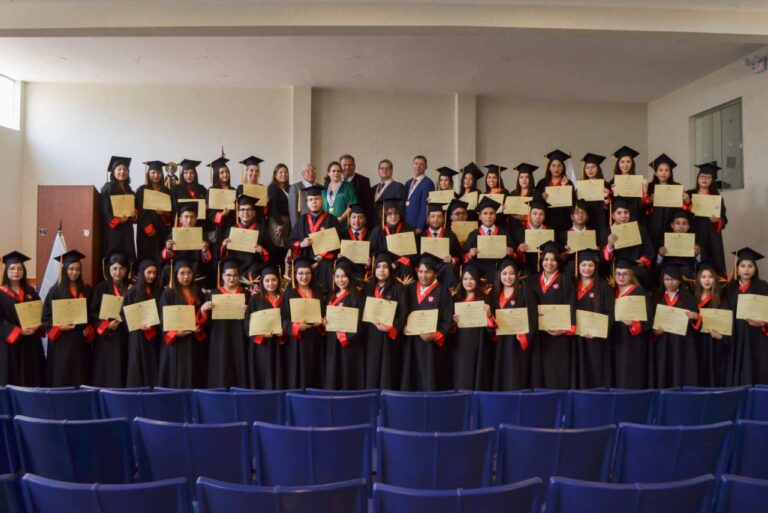 Ceremonia de entrega de Diplomas a Bachilleres » Universidad de San ...